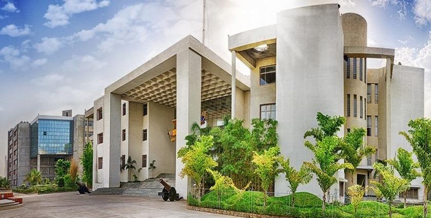 Indus University - Enlightening Careers